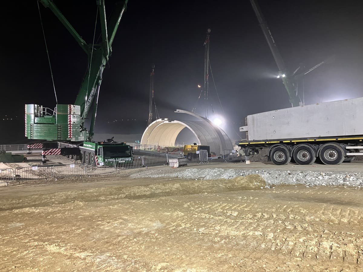 Network Rail installs new road bridge over railway at Nansledan - Nansledan